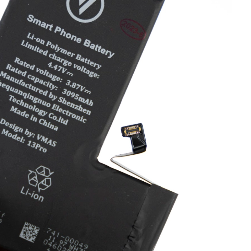 Thay pin chính hãng Vmas cho iPhone 13 Pro Max lấy liền
